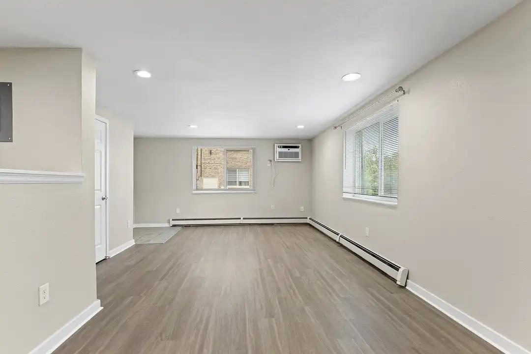 Kingsbrook Arms - 3455 S Marion St - Englewood, CO | Rent.
