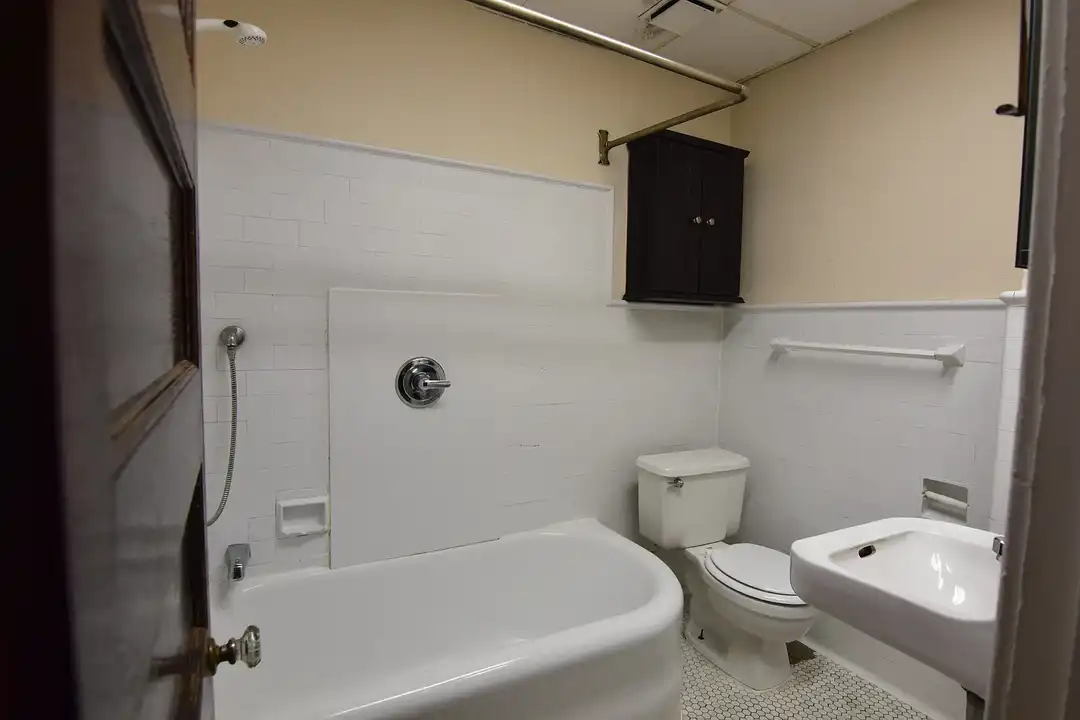 Greystone Court Apartments - 815 N High St - Columbus, OH | Rent.