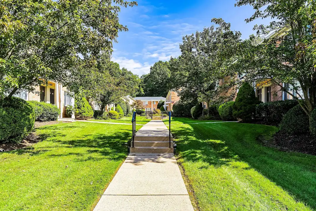 Clinton Manor Arms Apartments - 275-281 W Clinton St - Dover, NJ | Rent.