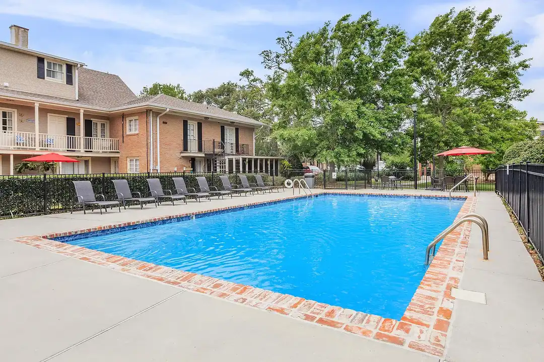 Manor House Apartments - 117 Demontluzin Ave - Bay Saint Louis, MS | Rent.