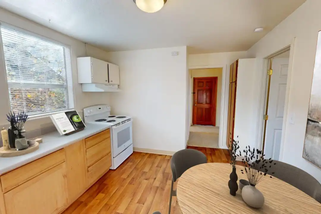 6307-6321 Roosevelt Way NE - Seattle, WA | Rent.