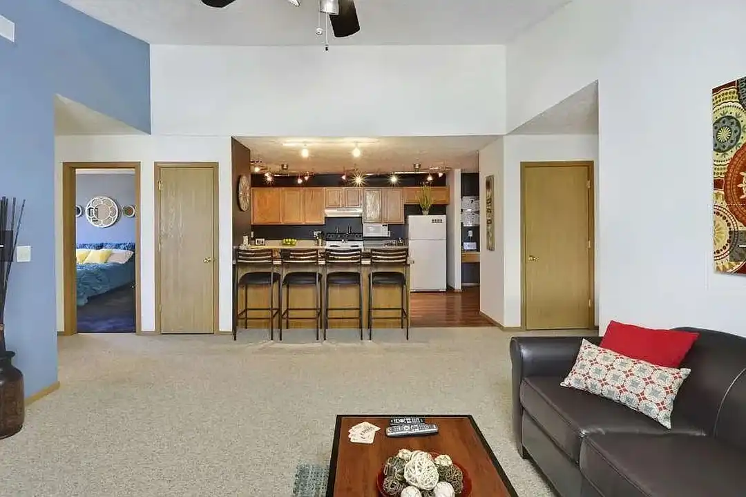 Oak Point - 1430 Trumbull Ave - Normal, IL | Rent.