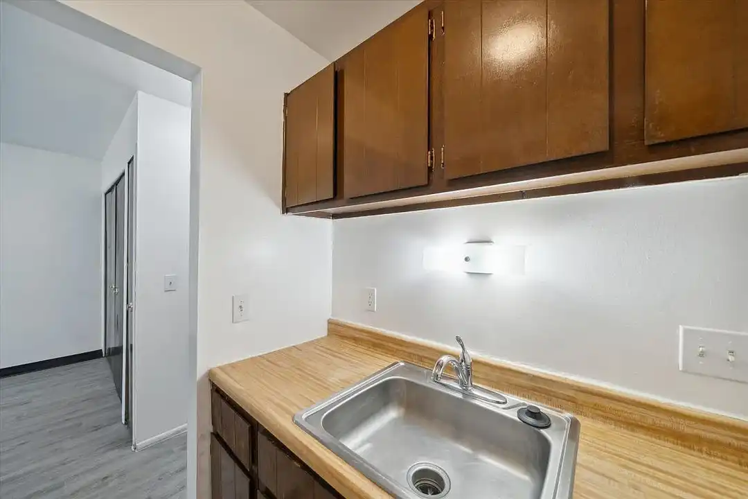 Parkside Apartments - 23740 Fenkell Ave - Detroit, MI | Rent.