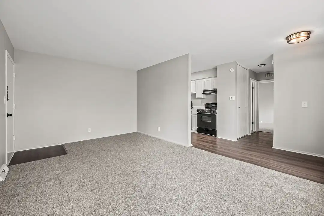 Harris & Cross Apartments - 405 N Harris Rd - Ypsilanti, MI | Rent.