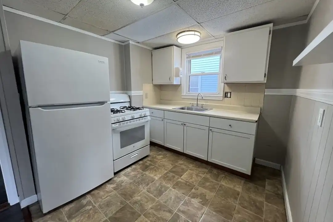 77 Massasoit St unit 2 - Fall River, MA | Rent.