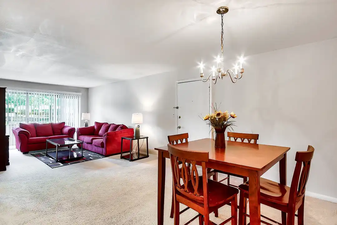 Sedgefield - 1300 Valparaiso Dr - Florence, SC | Rent.