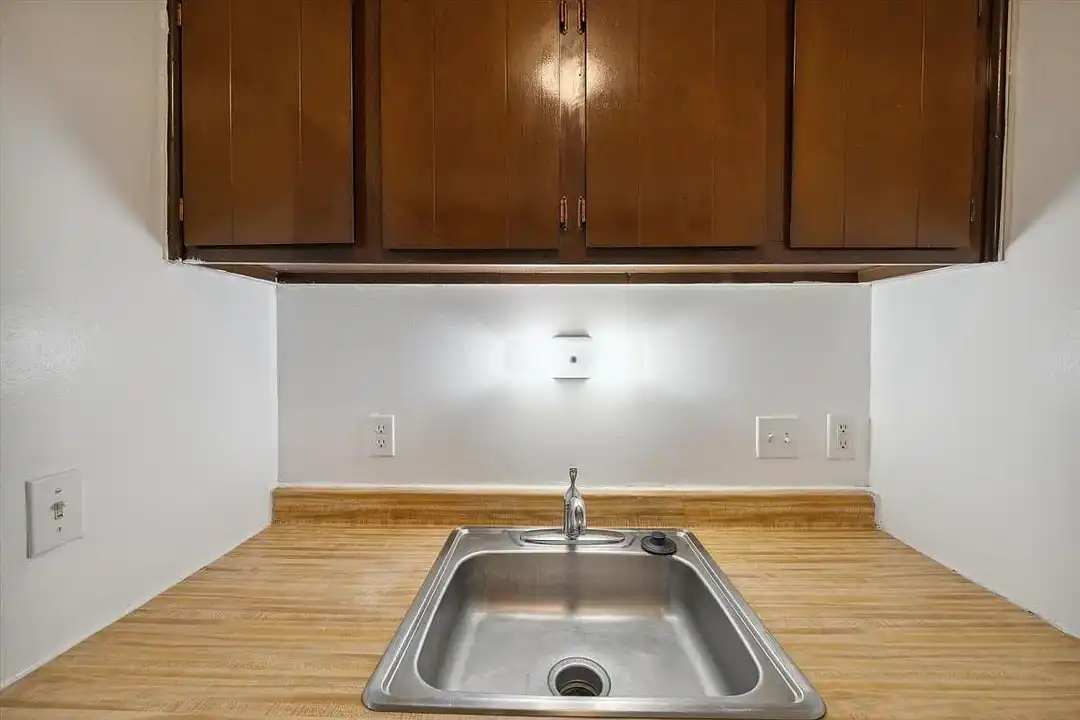 Parkside Apartments - 23740 Fenkell Ave - Detroit, MI | Rent.