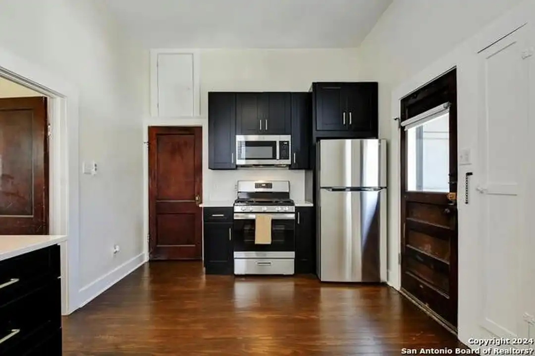 423 W Woodlawn Ave #2 - San Antonio, TX | Rent.
