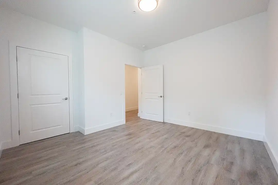 Mount Laurel Manor Apartments - 123 Creek Rd - Mount Laurel, NJ | Rent.