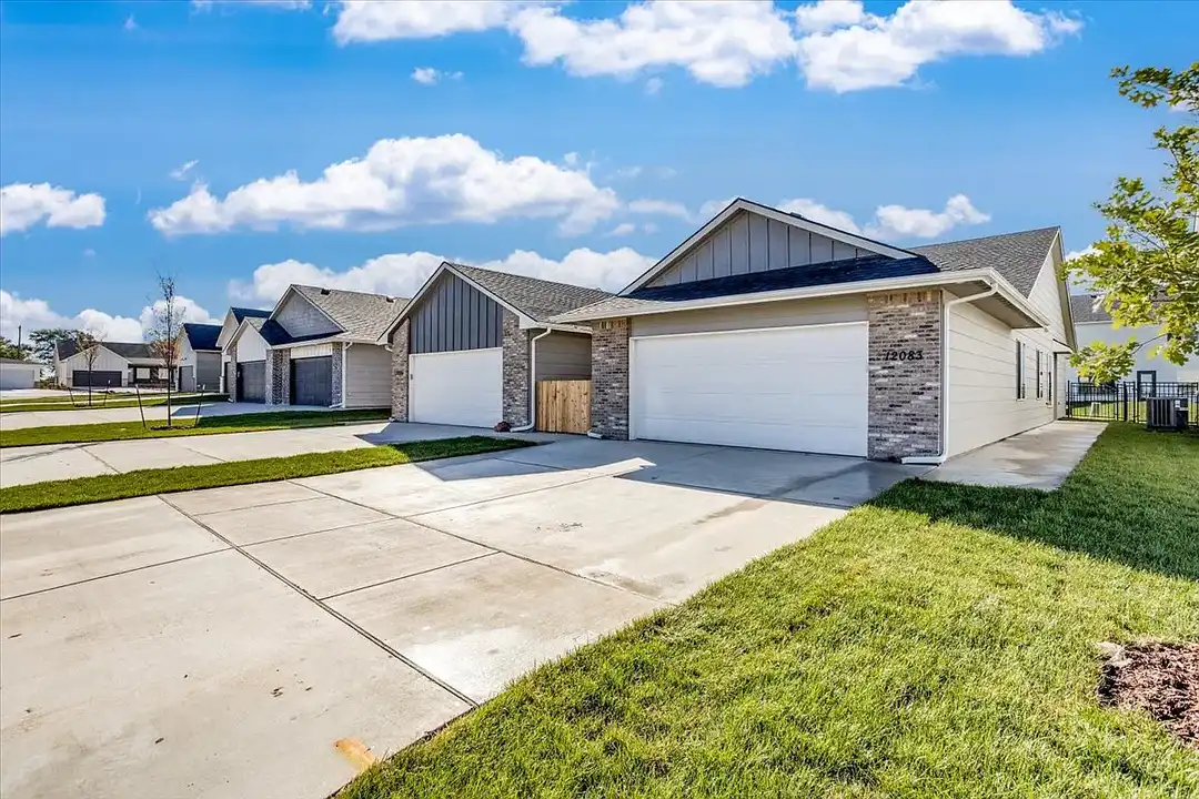 Fox Creek - 3700 N 119th St W - Wichita, KS | Rent.