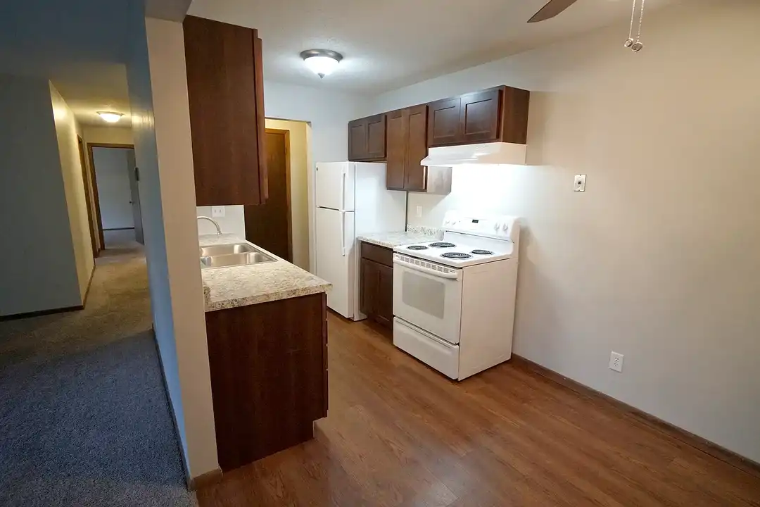 Edina Manor Apartments - 5400 W 70th St - Edina, MN | Rent.