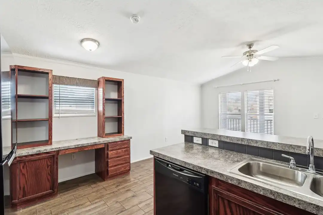 Kingswood Estates - 2323 Bellwood Dr - Grand Island, NE | Rent.