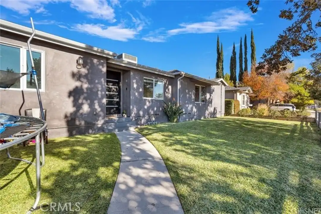 19041 Calvert St - Los Angeles, CA | Rent.