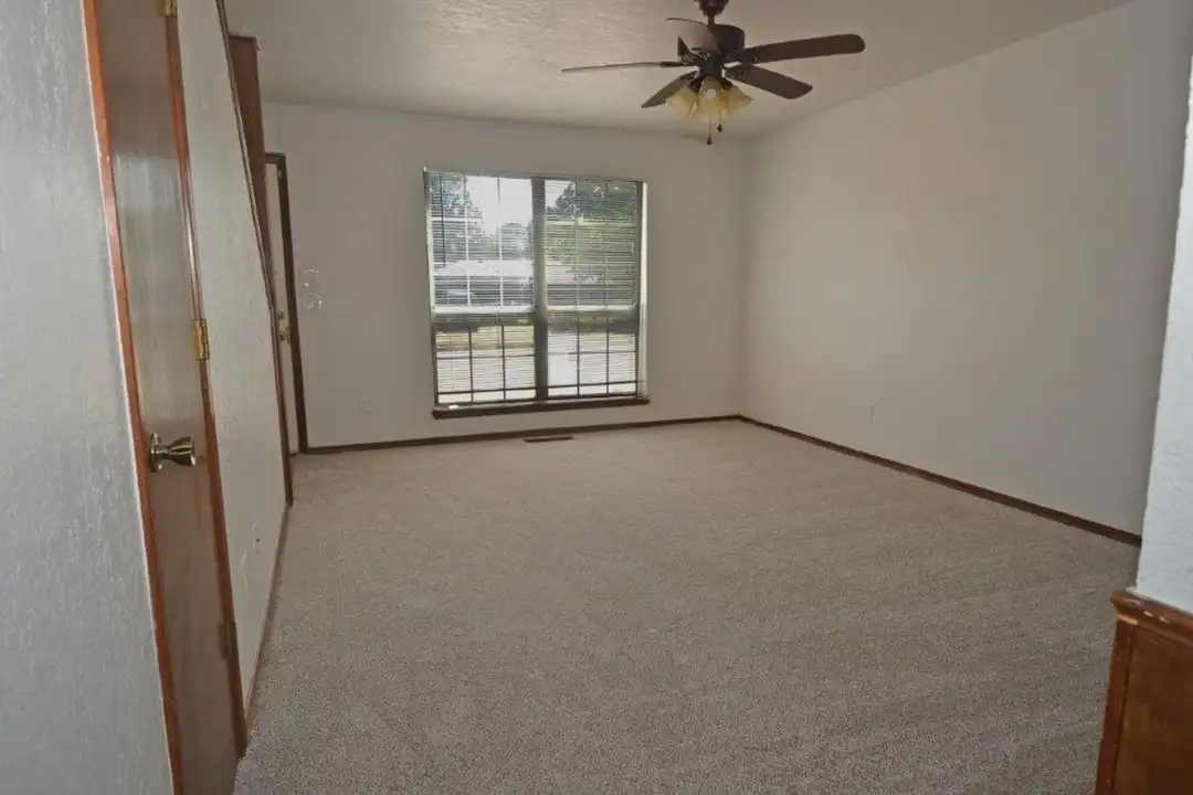 3707 N St Charles St unit 3713 N. St. Charles - Warr Acres, OK | Rent.