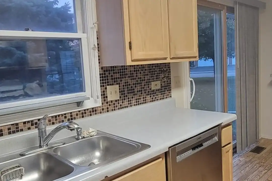 771 Hoover Dr - Carol Stream, IL | Rent.