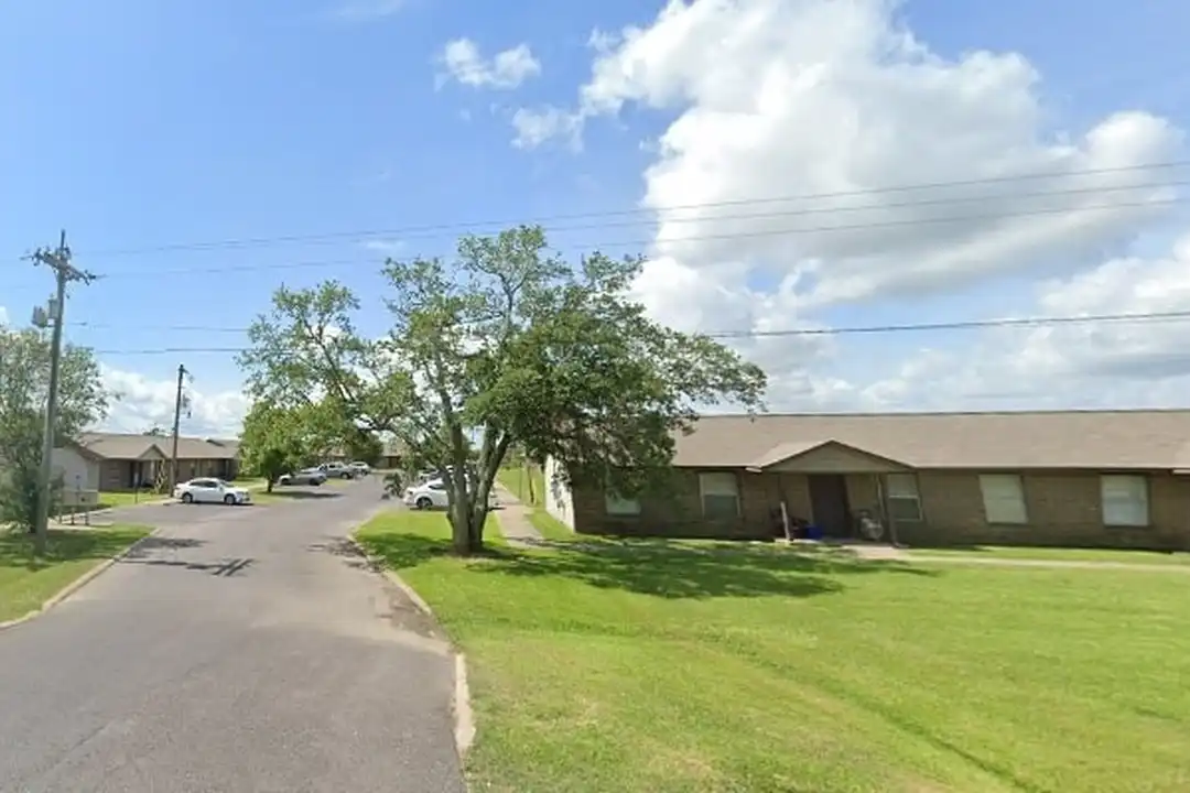 815 E Russell Ave - Welsh, LA | Rent.