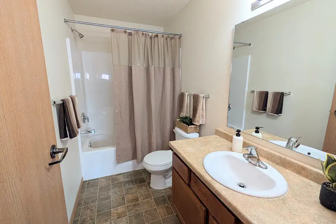 Amber Ridge Apartments - 2312 55th St S - Fargo, ND | Rent.