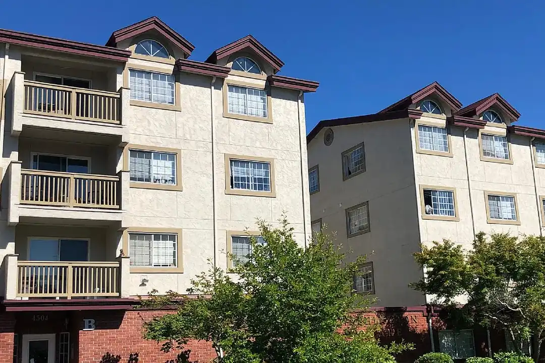 Washington Square Apartments - 4504 16th Ave NE - Seattle, WA | Rent.