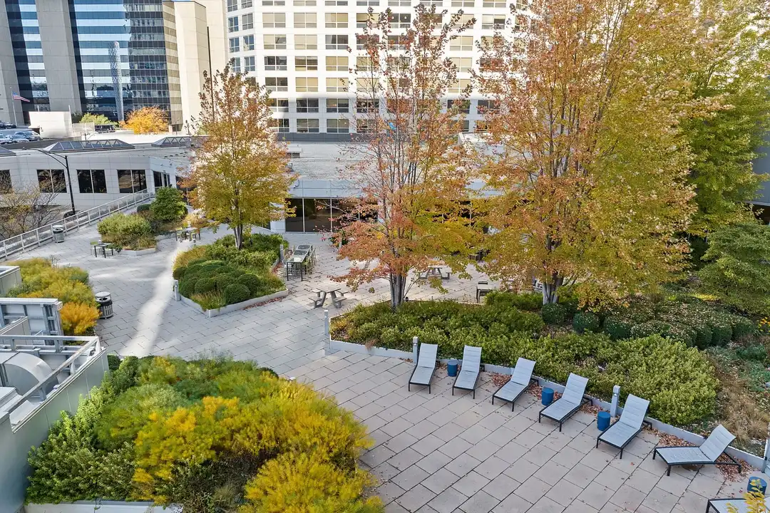 Presidential Towers - 555 W Madison St - Chicago, IL | Rent.