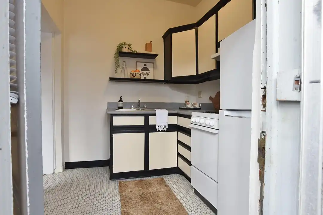 Greystone Court Apartments - 815 N High St - Columbus, OH | Rent.