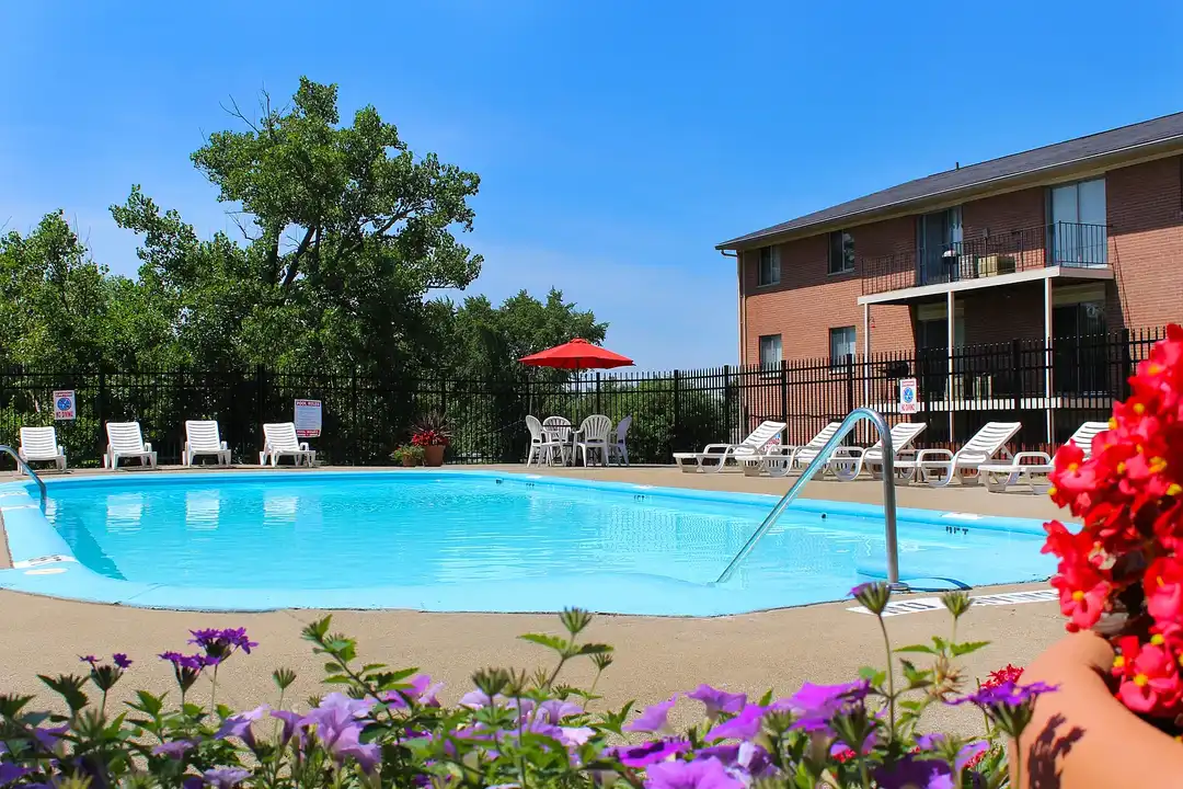Crown Ridge Apartments - 50 Beam Cir - Franklin, OH | Rent.