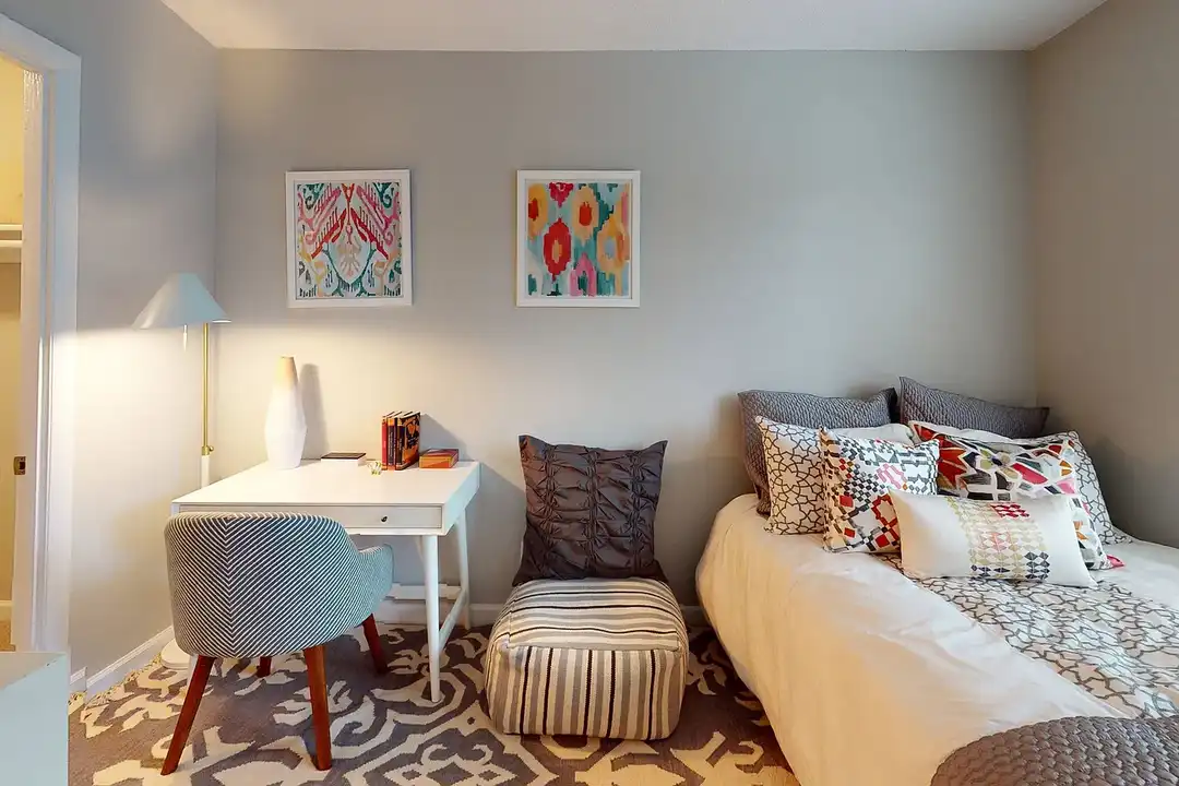 Alister Arlington Ridge - 2400 S Glebe Rd - Arlington, VA | Rent.