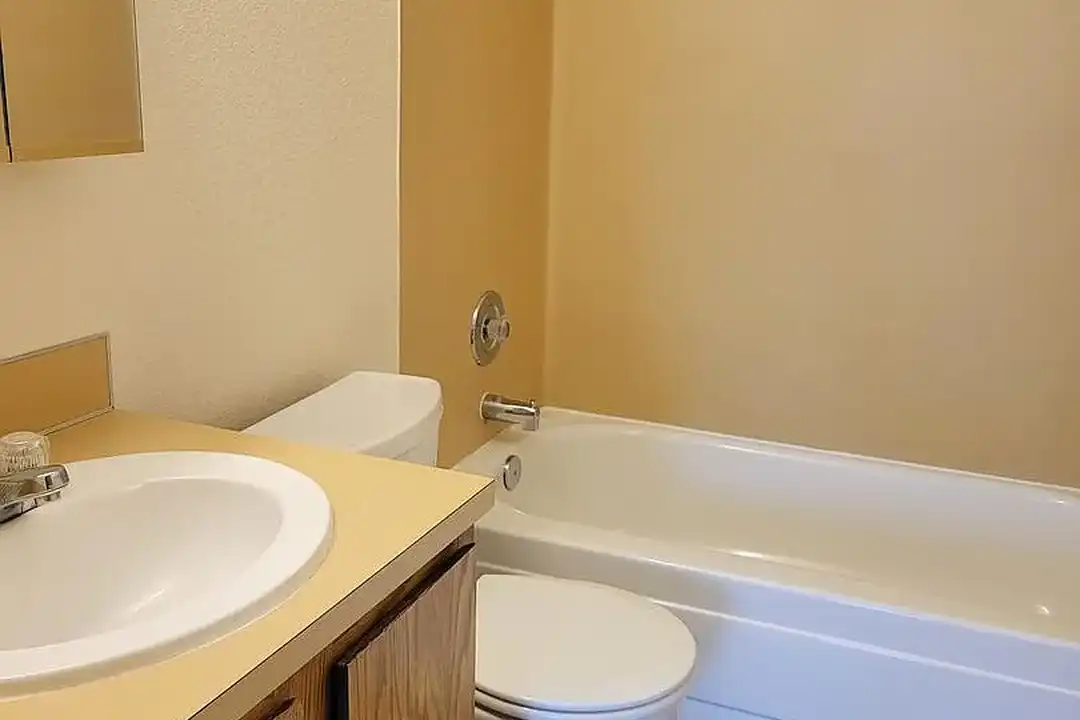 Kelly Anne Apartments - 816 NE 43rd St - Seattle, WA | Rent.