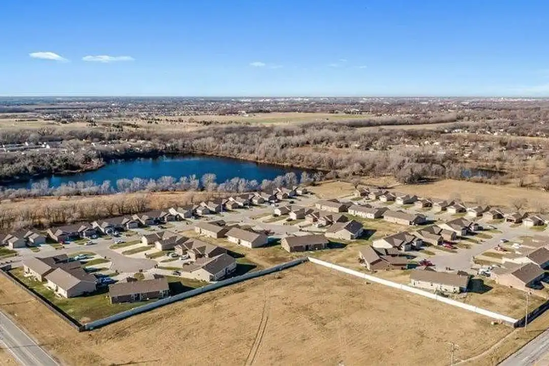 Lakeside Townhomes - 1104 W Maywood St - Wichita, KS | Rent.