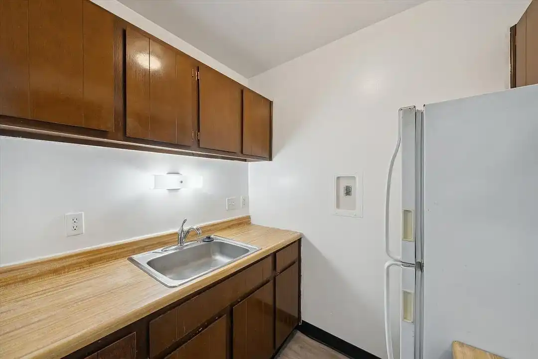 Parkside Apartments - 23740 Fenkell Ave - Detroit, MI | Rent.