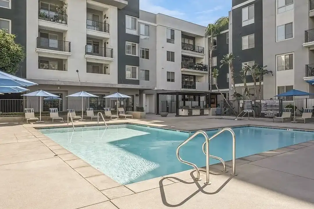 6301 De Soto Ave