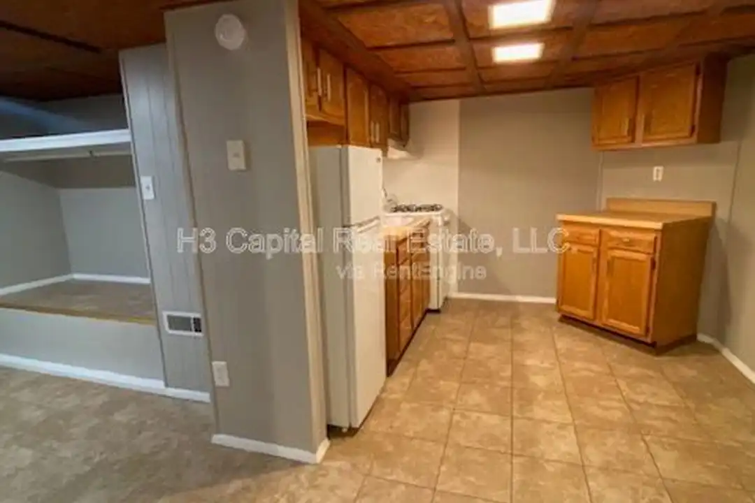 117 N Shamrock St unit 9 - East Alton, IL | Rent.