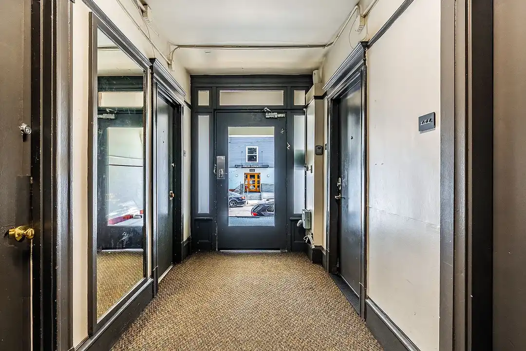 Mercury Apartments Modern Living in a Classic Seattle Building - 1723 ...