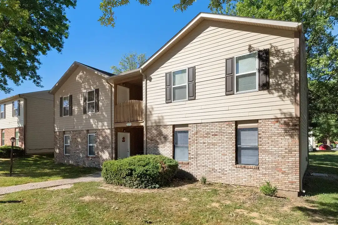 Surrey Court Apartments - 1232 Surrey Ct - Godfrey, IL | Rent.