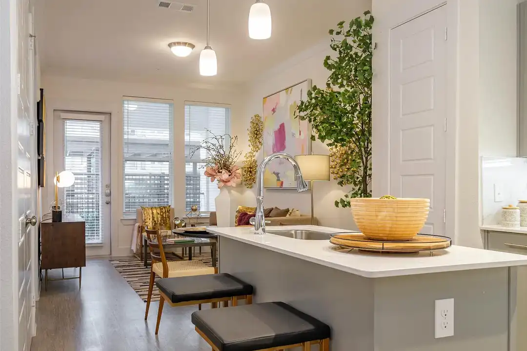 Reveal Lake Ridge - 7402 Lake Ridge Pkwy - Grand Prairie, TX | Rent.