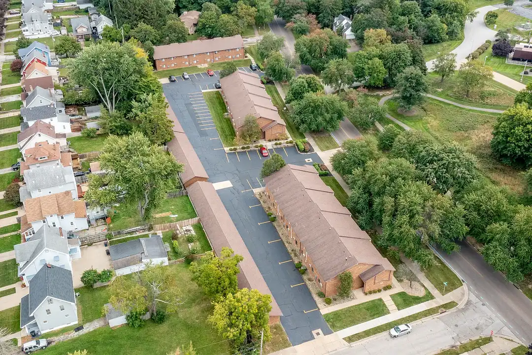 Firestone Park - 101 E Firestone Blvd - Akron, OH | Rent.