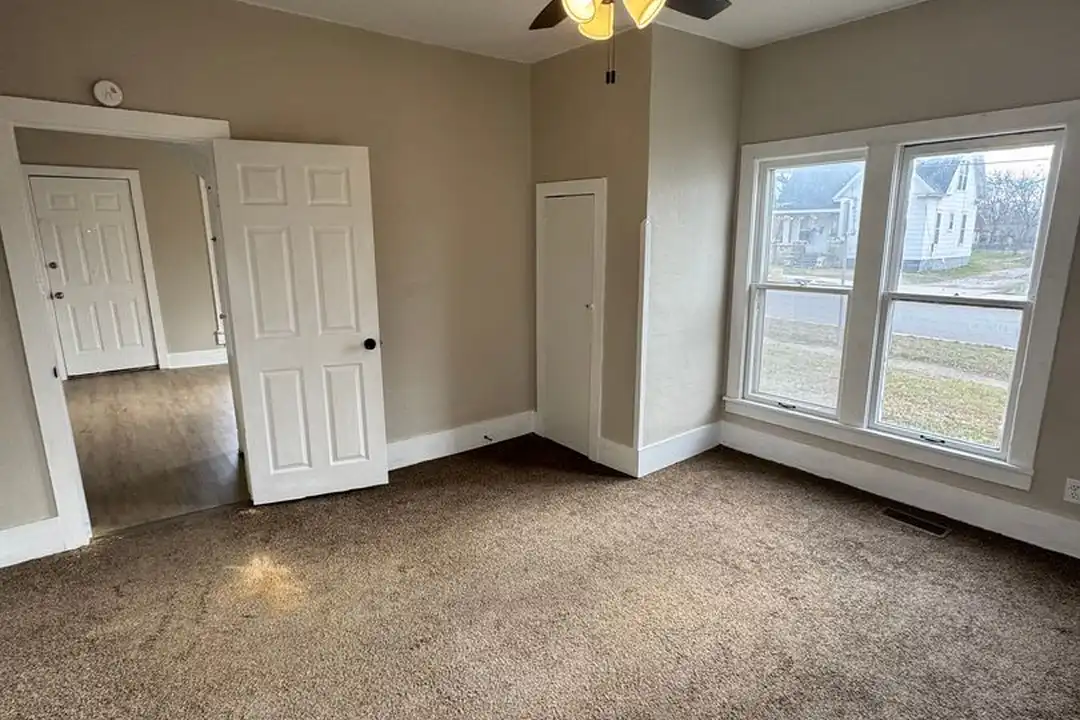 1501 N Farmer Ave - Springfield, MO | Rent.