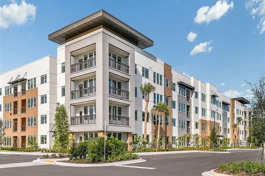 Lyra - 2260 Ringling Blvd - Sarasota, FL | Rent.