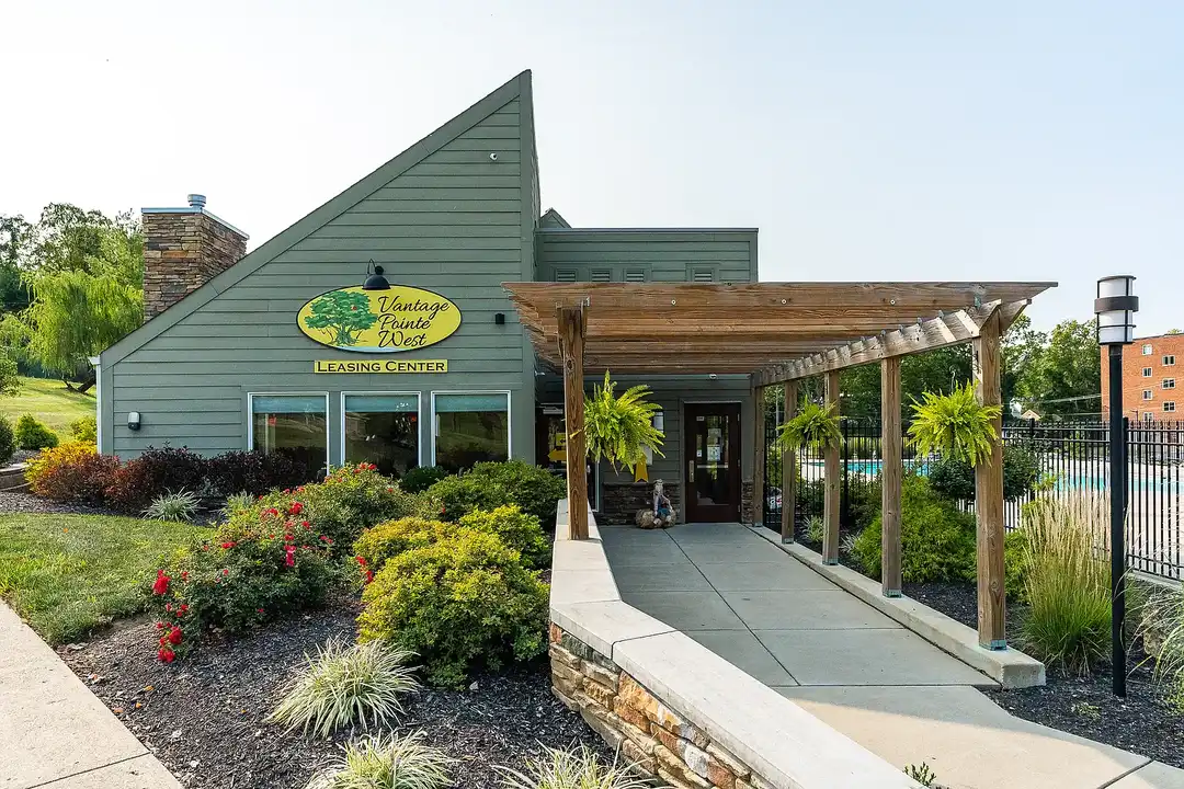 Vantage Pointe West Apartment Homes - 2706 E Tower Dr - Cincinnati, OH ...