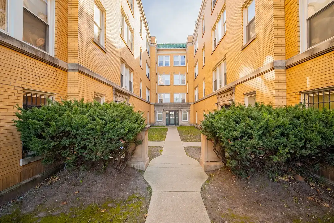 4205-11 W. Fullerton - 4205 W Fullerton Ave - Chicago, IL | Rent.