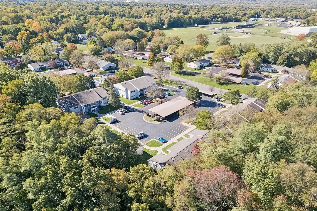 Parchment Point Townhomes - 450 Haymac Dr - Parchment, MI | Rent.
