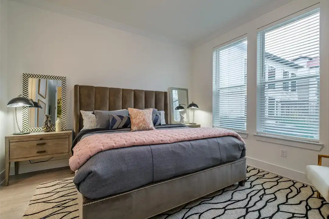 Reveal Lake Ridge - 7402 Lake Ridge Pkwy - Grand Prairie, TX | Rent.