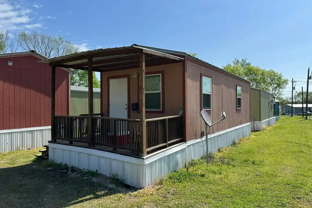 401 N Clegg St - Trinity, TX | Rent.