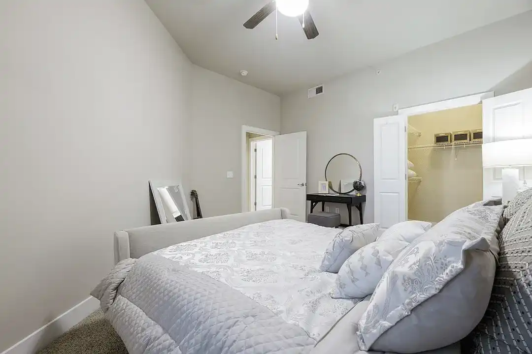 Maple District Lofts - 5415 Maple Ave - Dallas, TX | Rent.
