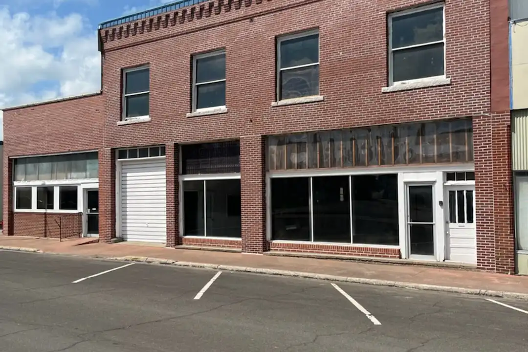 1401 Walnut St unit 2 - Dallas Center, IA | Rent.