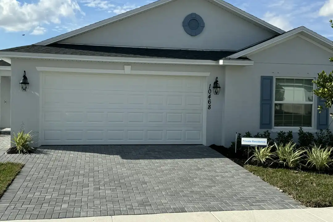 10468 NW Suncrest Lp - Port Saint Lucie, FL | Rent.