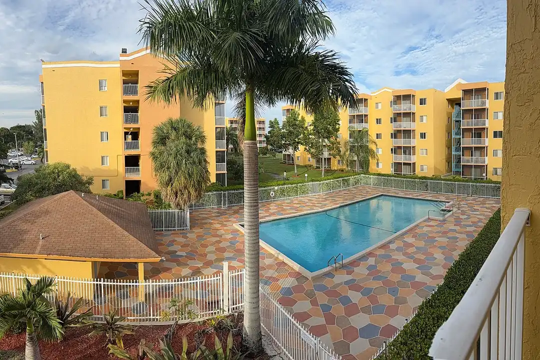 New Park Towers - 2261 S Sherman Cir - Pembroke Pines, FL | Rent.