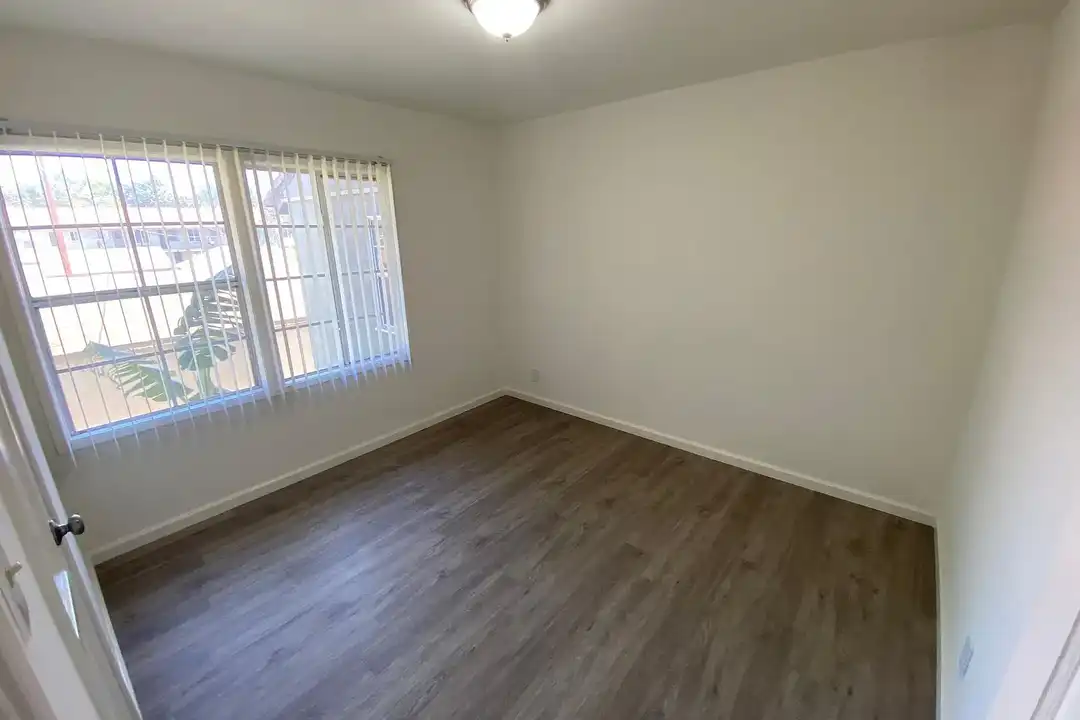 8 GUYS, LTD, LP - 645 W Pomona Blvd - Monterey Park, CA | Rent.