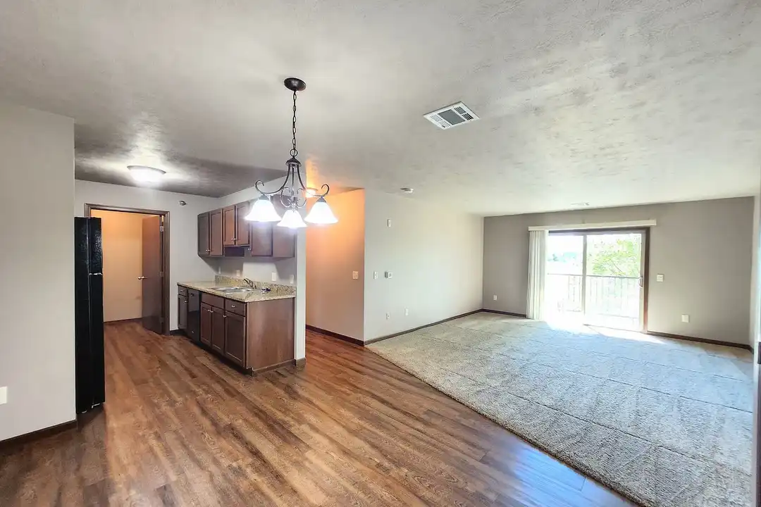 PRAIRIE POINTE APARTMENTS - 3600 S Sycamore Ave - Sioux Falls, SD | Rent.