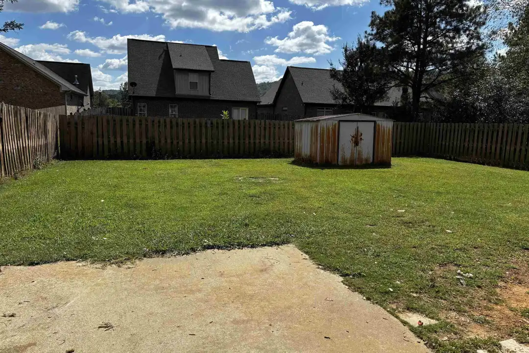 945 Legacy Cove N - Springville, AL | Rent.