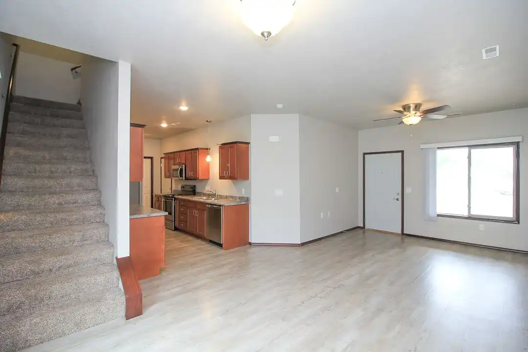 Tanner Court Estates -3 bed units townhouses in Tea, SD! - 1023 Tanner ...